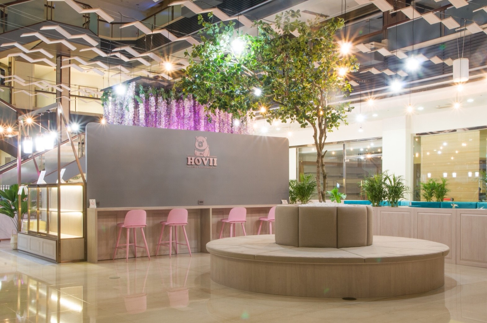 IG超人氣的打卡咖啡廳！高雄HOVII Café不只招牌甜點小山園抹茶波士頓派好拍，還有一整片浪漫粉紅紫藤花海 | Marie Claire 美麗佳人